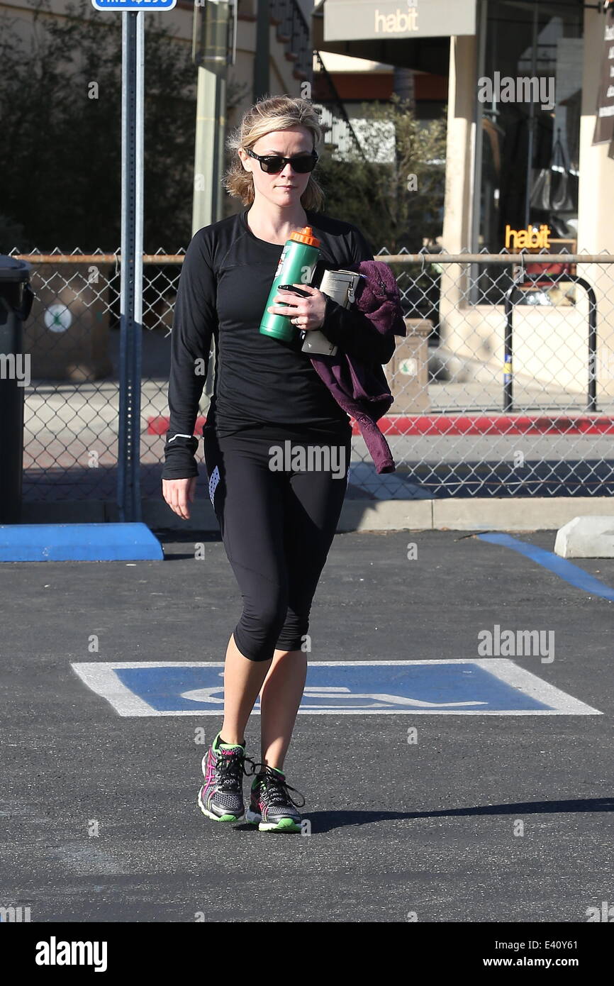 Reese Witherspoon seen leaving her spinning class in Brentwood ...
