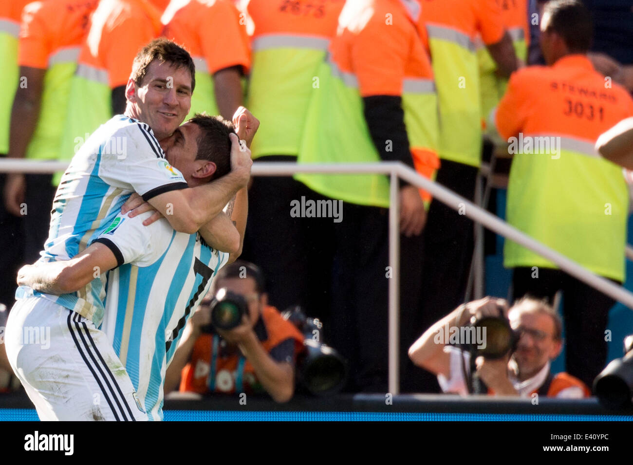 Lionel messi 2014 world cup goal hi-res stock photography and images ...