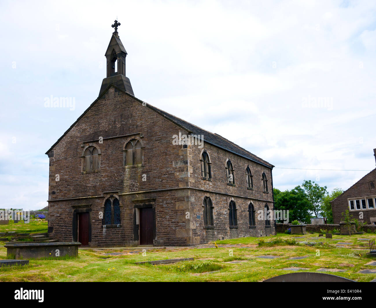 Saddleworth church hi-res stock photography and images - Alamy