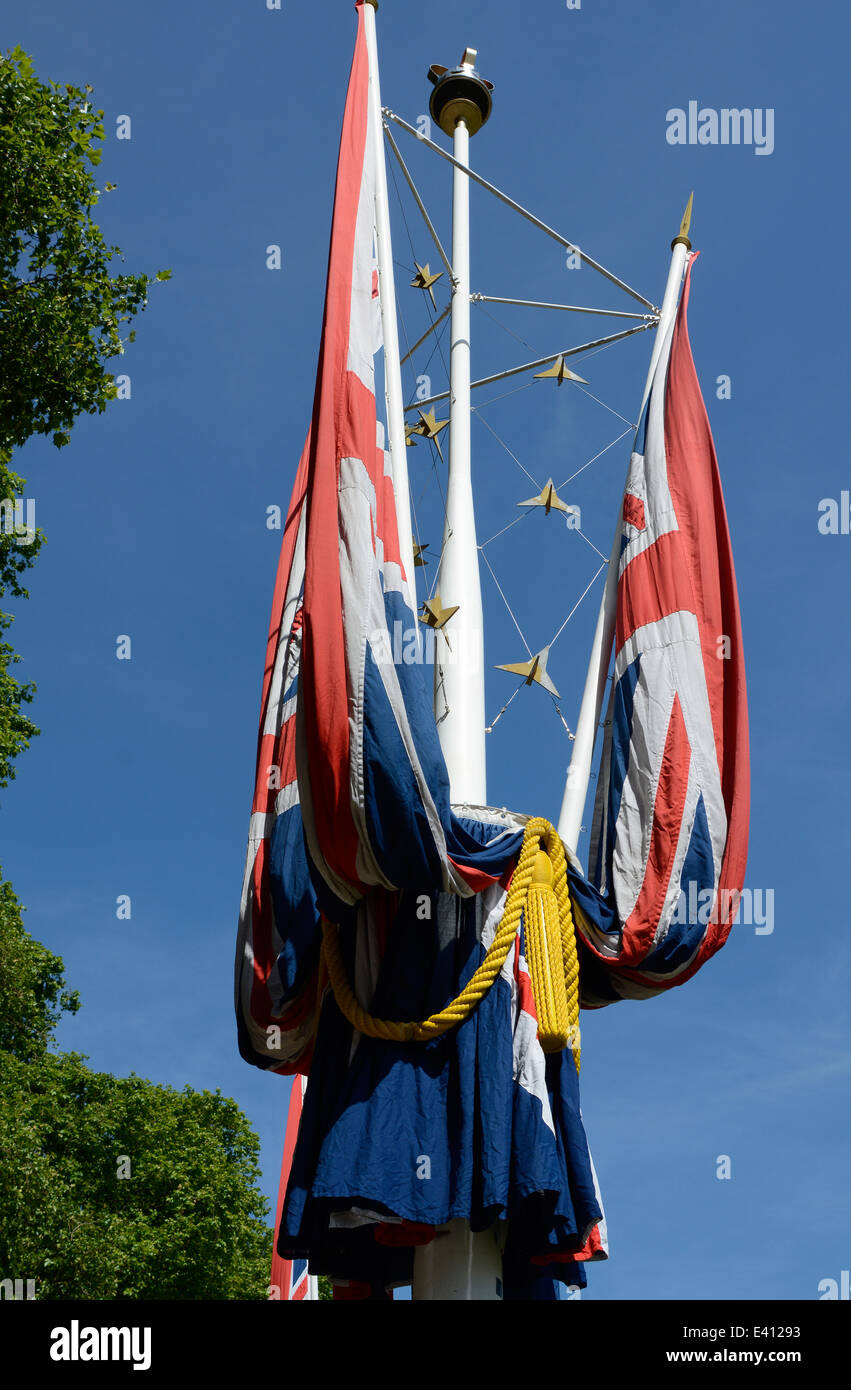 Union jack on pole hi-res stock photography and images - Alamy
