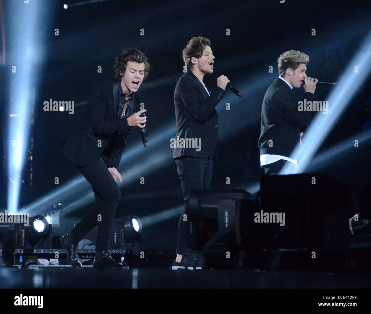 One Direction perform live on X Factor Italy Featuring: One Direction ...