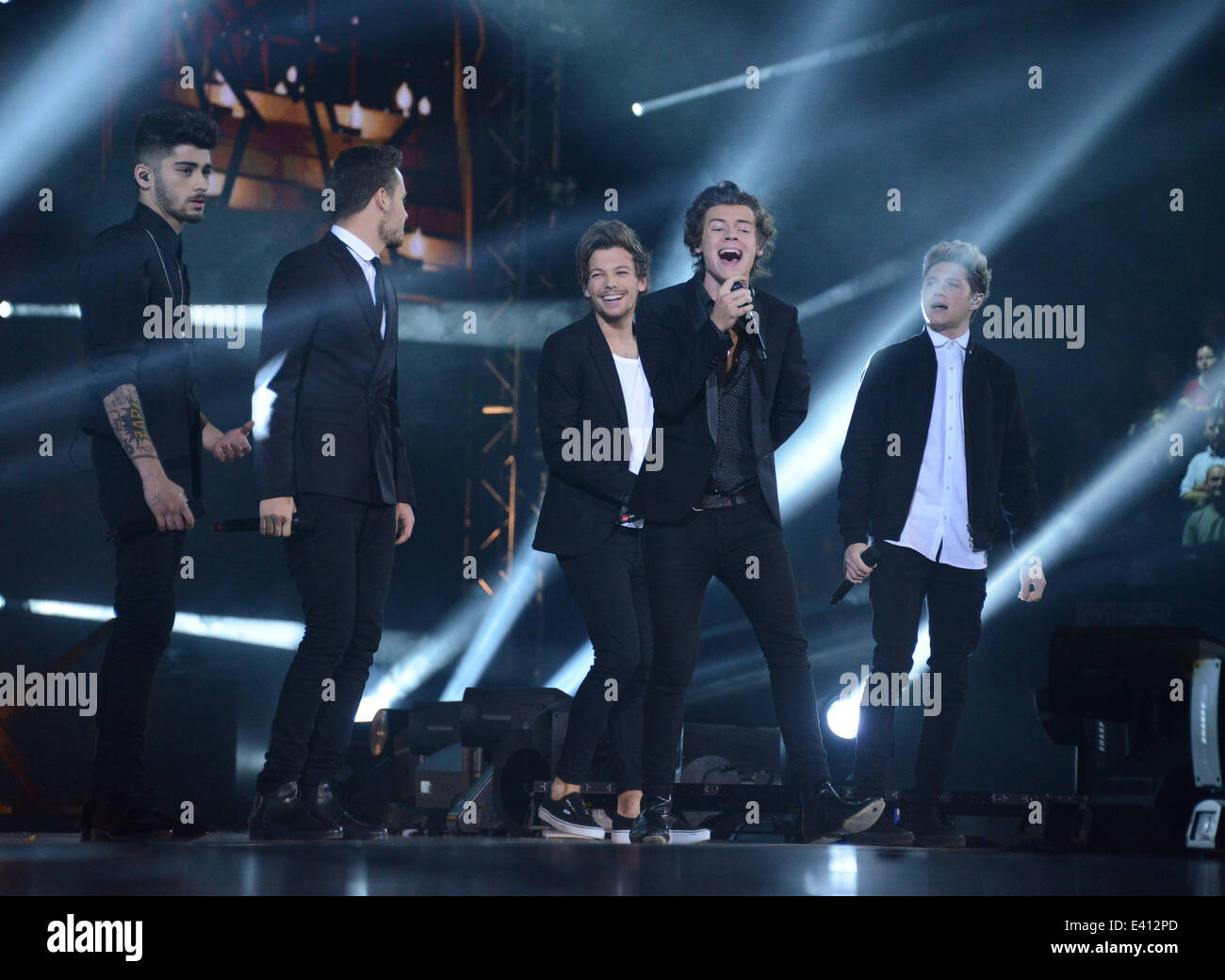 One Direction perform live on X Factor Italy Featuring: One Direction ...