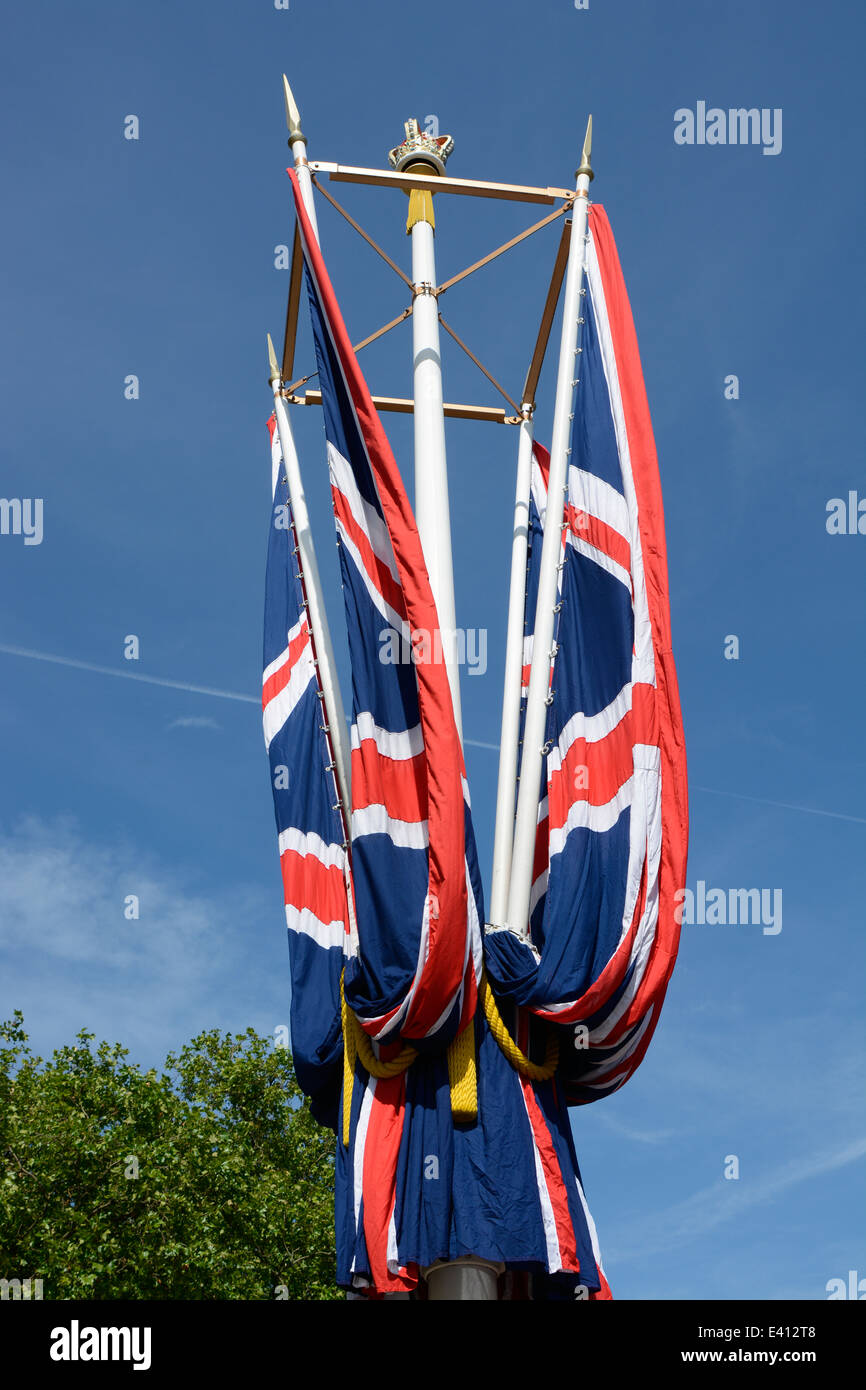 Union jack on pole hi-res stock photography and images - Alamy