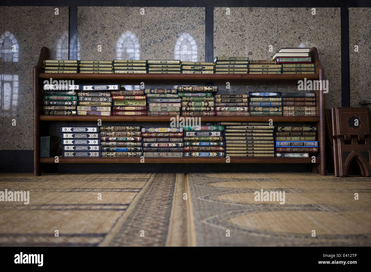 Mosque shelf hi-res stock photography and images - Alamy