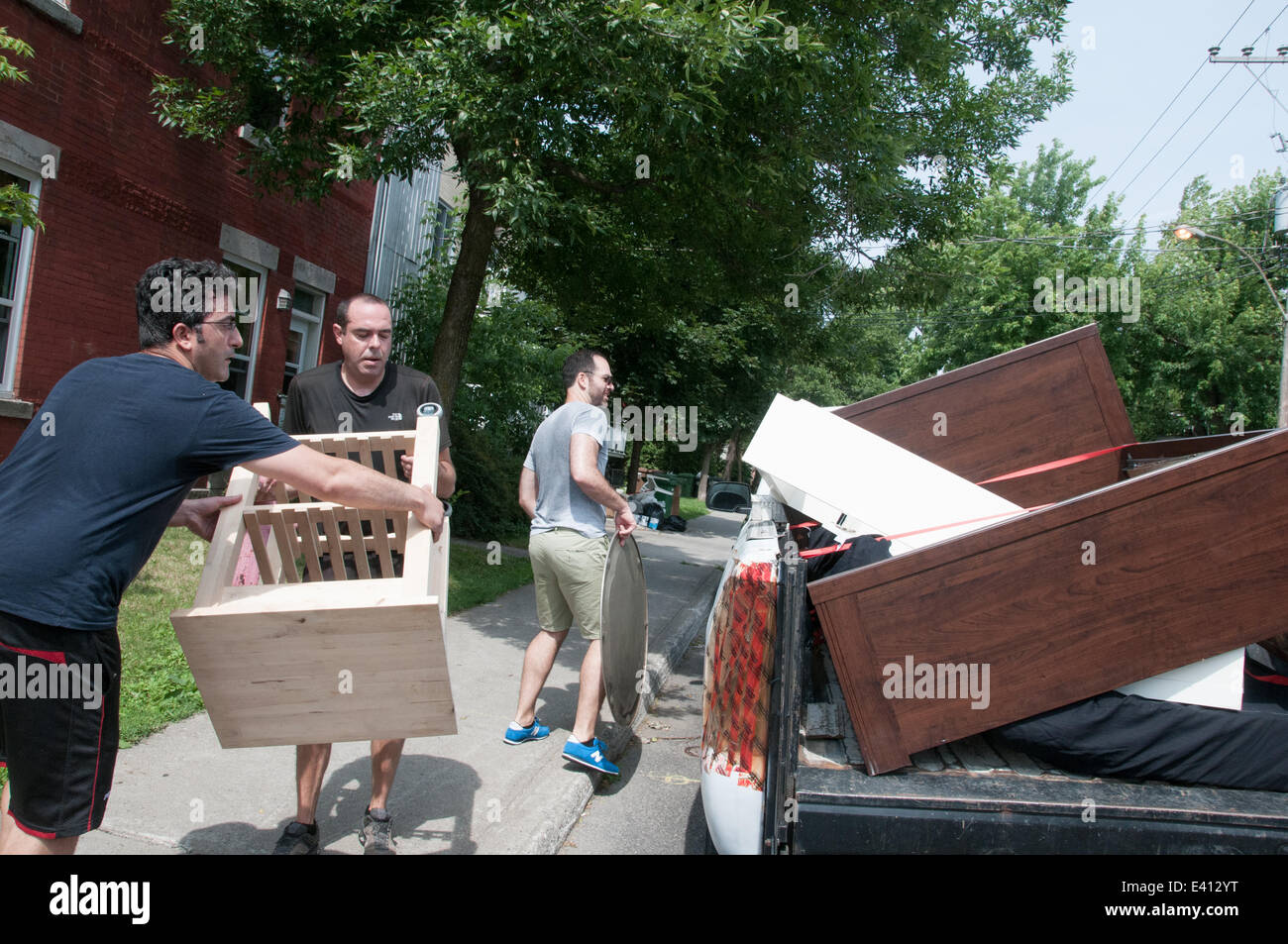 Moving houses hi-res stock photography and images - Alamy
