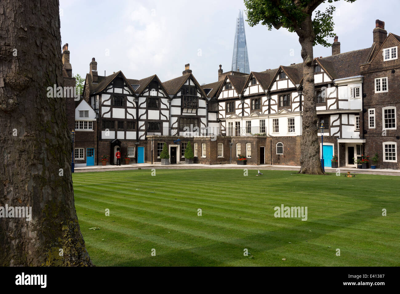 Tower green tower of london hi-res stock photography and images - Alamy