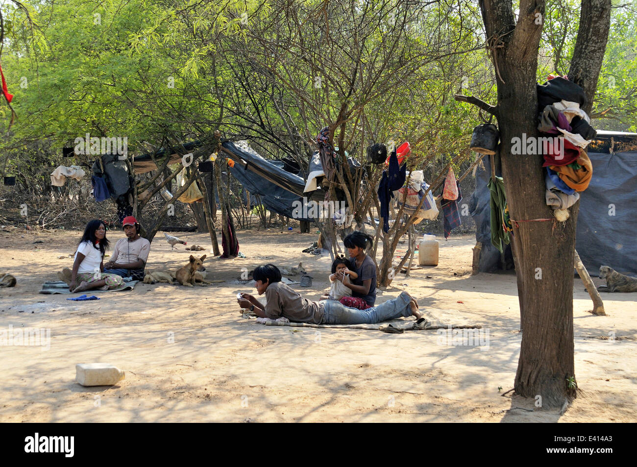 Argentina, Gran Chaco, Salta, Zapota, five Wichi people resting at ...