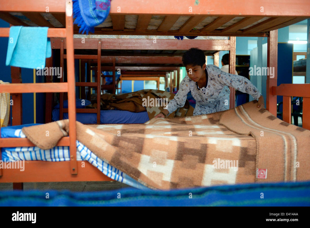 Boy making bed hi-res stock photography and images - Alamy