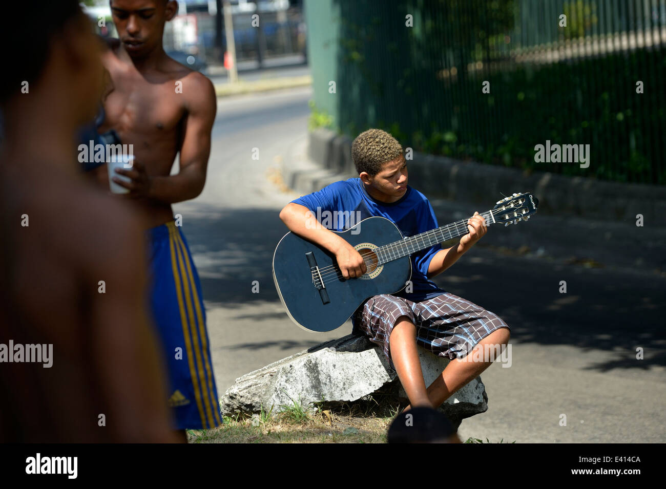 Brazil, Rio de Janeiro, street boy playing guitar Stock Photo - Alamy