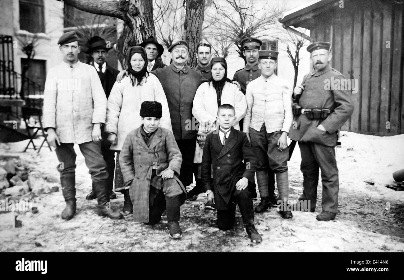Farm family 20th century hi-res stock photography and images - Alamy