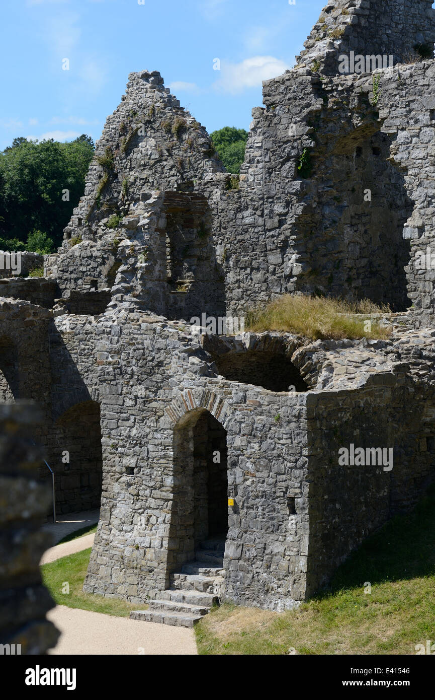 Inside of castle walls hi-res stock photography and images - Alamy