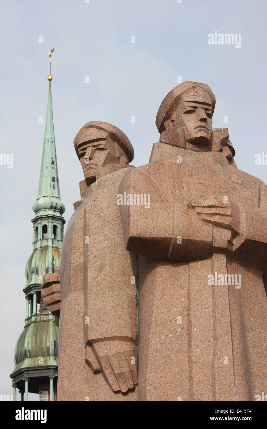 Red riflemen statue hi-res stock photography and images - Alamy