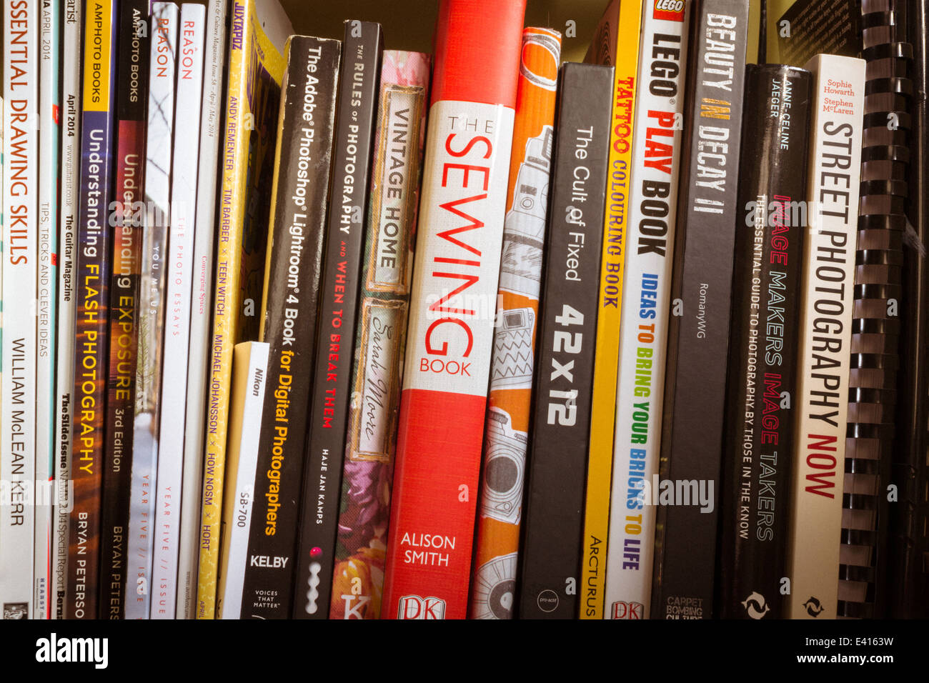 Self help books hi-res stock photography and images - Alamy