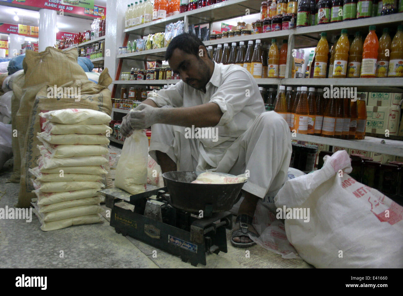 Pakistani food store hi-res stock photography and images - Alamy
