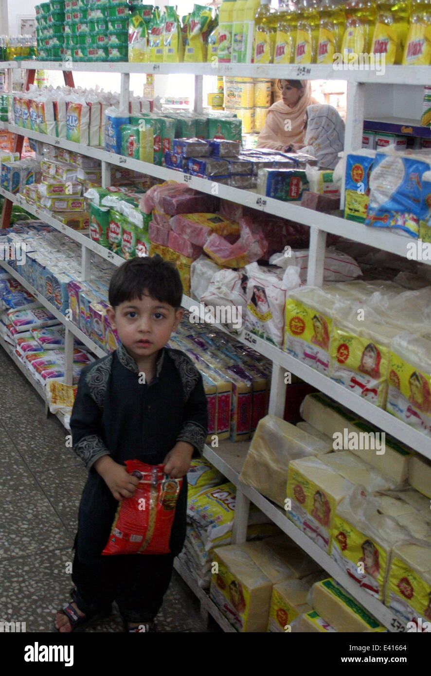 Pakistani food store hi-res stock photography and images - Alamy