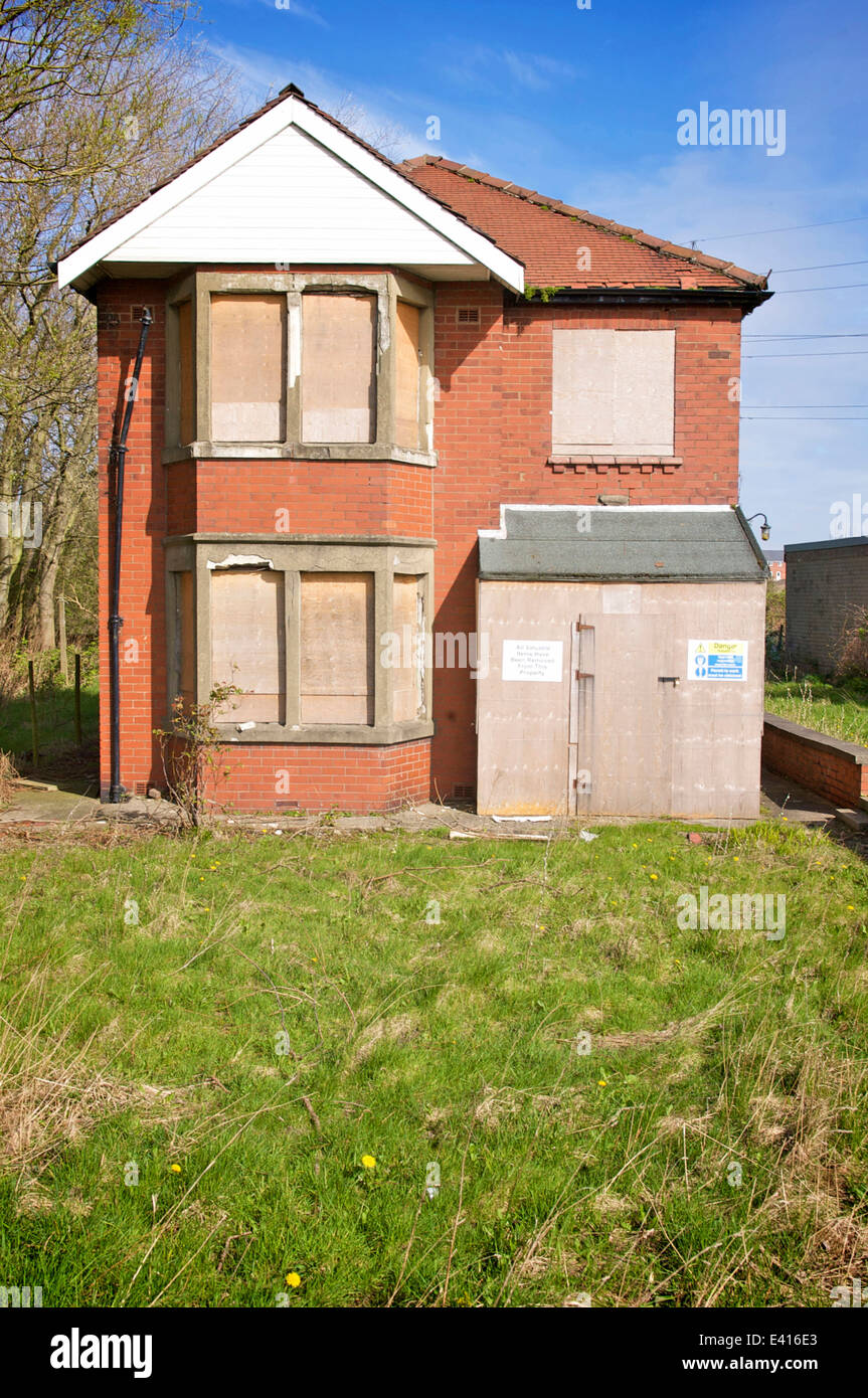 Boarded up area hi-res stock photography and images - Alamy