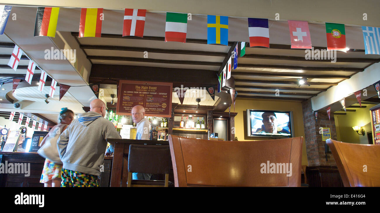 Interior of public house Stock Photo - Alamy
