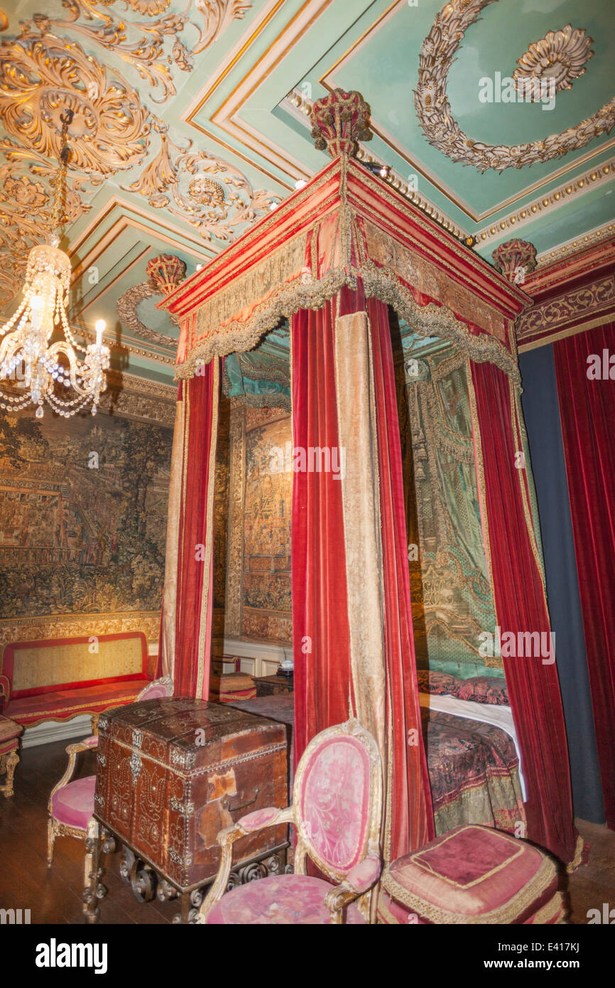 Warwick Castle Interior Stock Photos & Warwick Castle Interior Stock ...