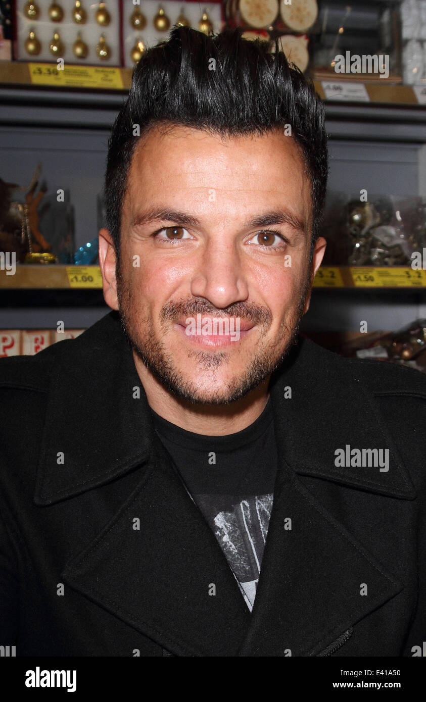 Peter Andre at Tesco Extra, Watford, signing his fragrances 'Forever ...