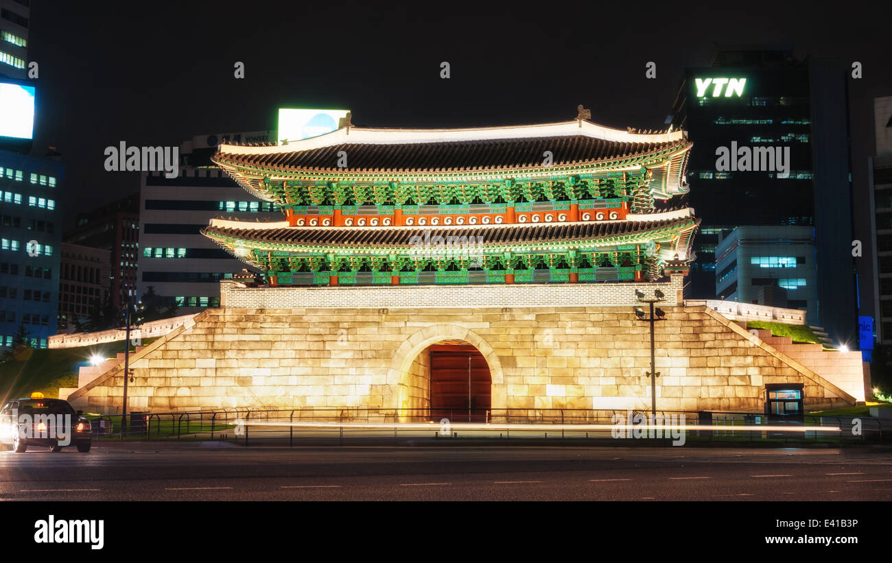 Korean Traditional Gate High Resolution Stock Photography and Images ...
