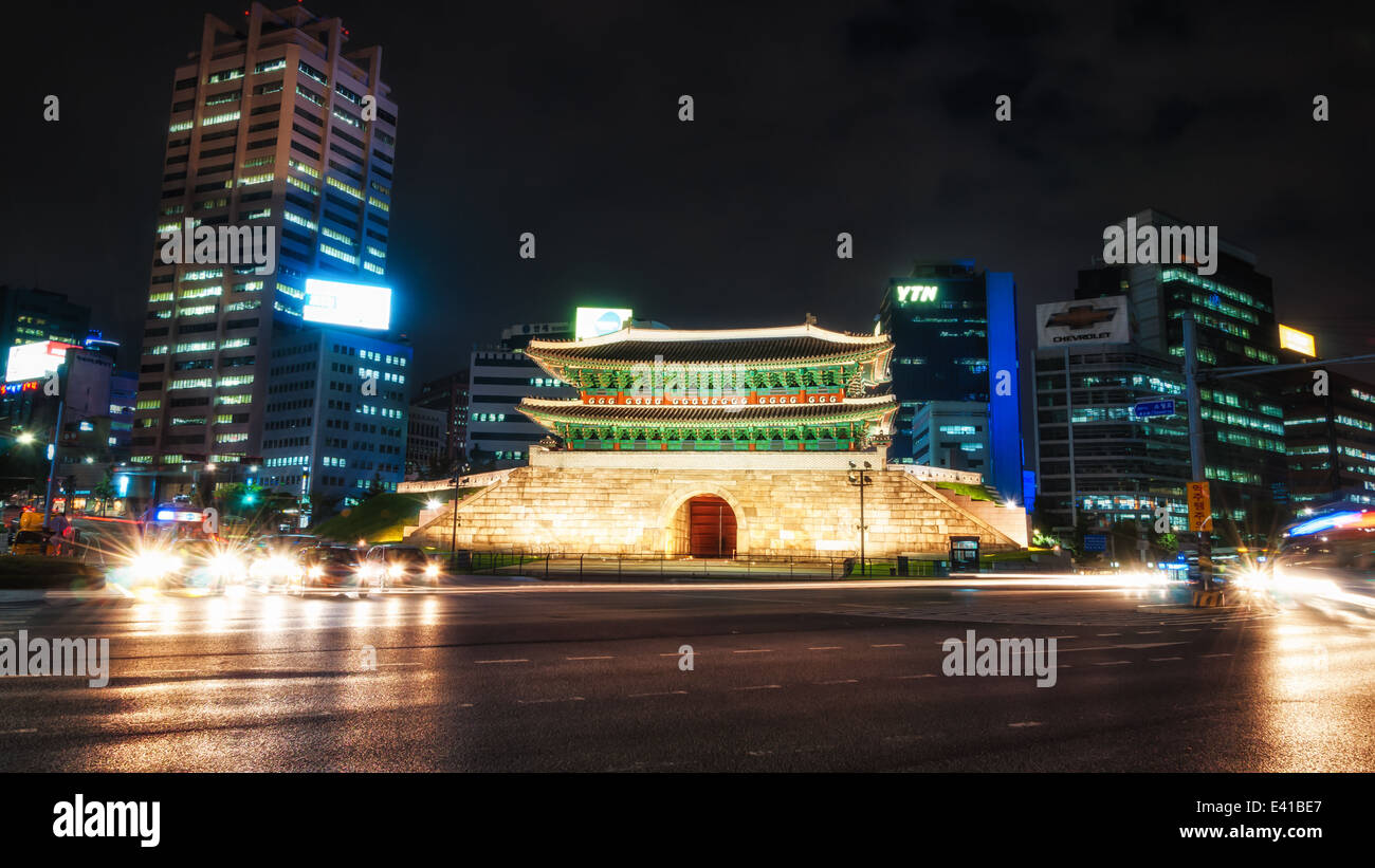 Korean traditional gate hi-res stock photography and images - Alamy