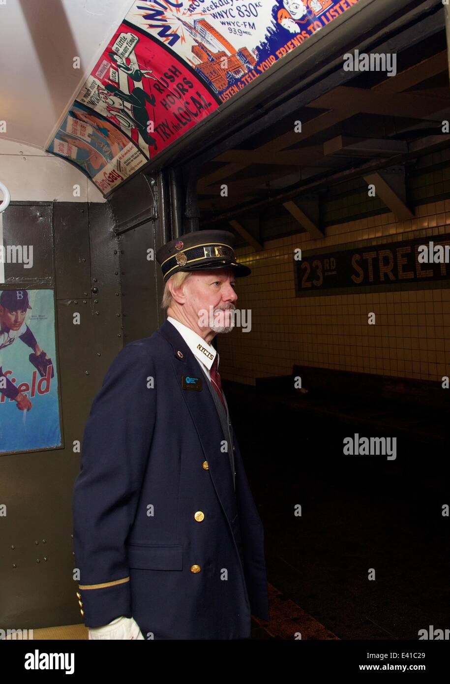 Metropolitan Transit Authority (MTA) 'Nostalgia' vintage subway train ...