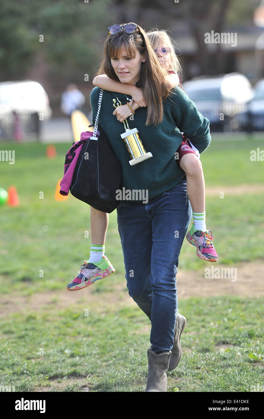 Jennifer Garner gives her daughter Violet a piggyback ride after she ...