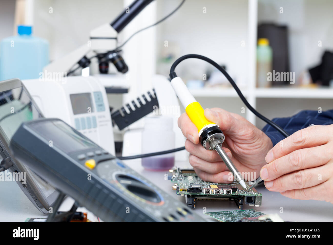 Electronic parts manufacturing hi-res stock photography and images - Alamy