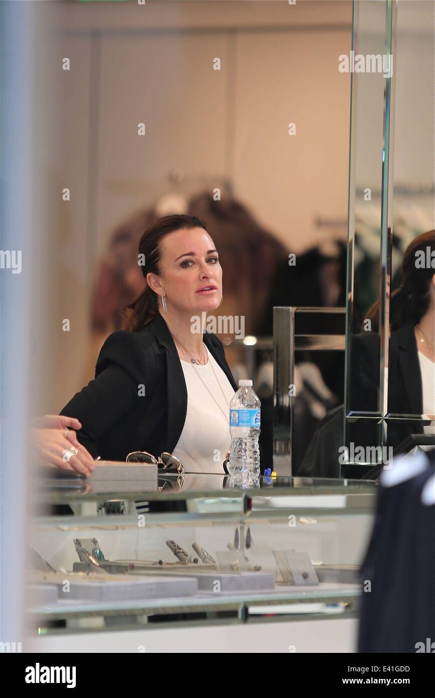 Kyle Richards Visits her store in beverly Hills and looks great in her ...