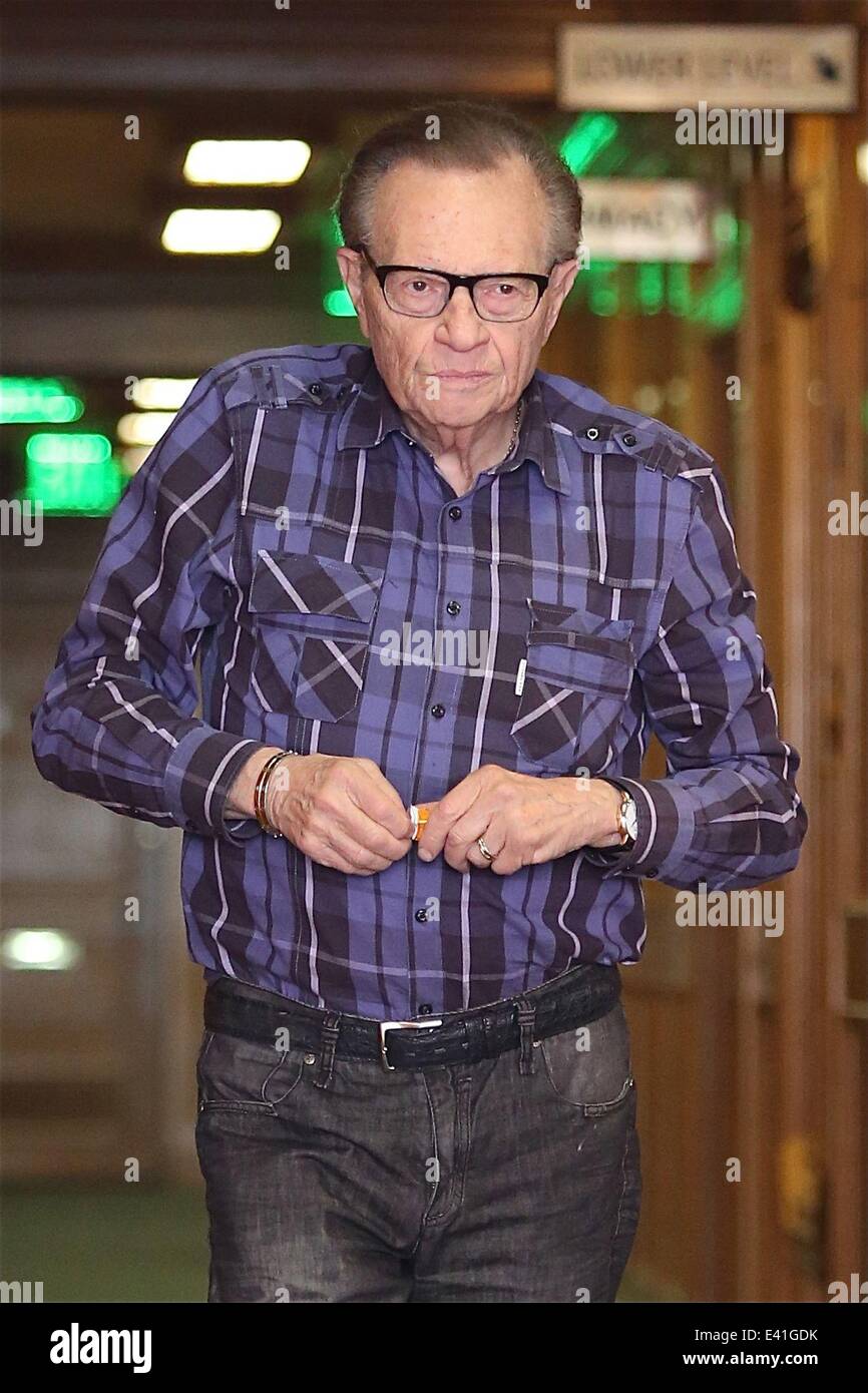 Larry King visits the medical clinic and has trouble opening the pill ...