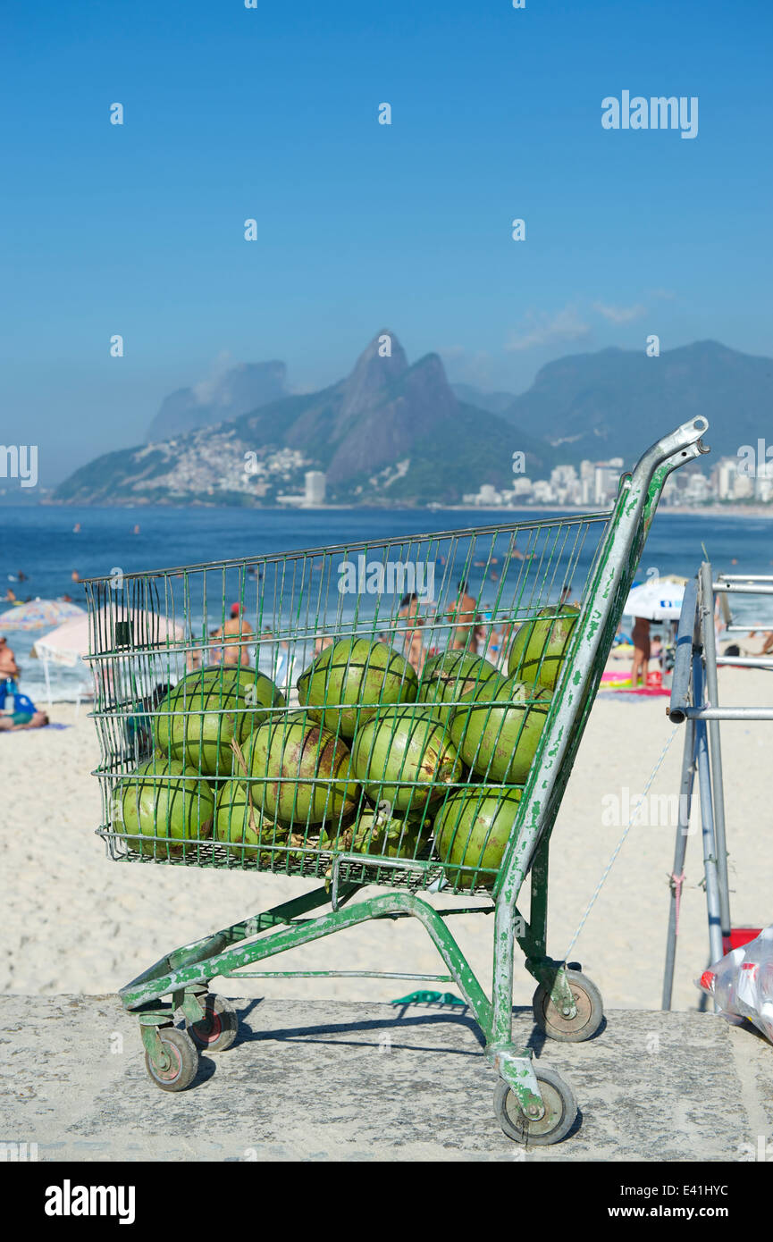 Coco verde hi-res stock photography and images - Alamy