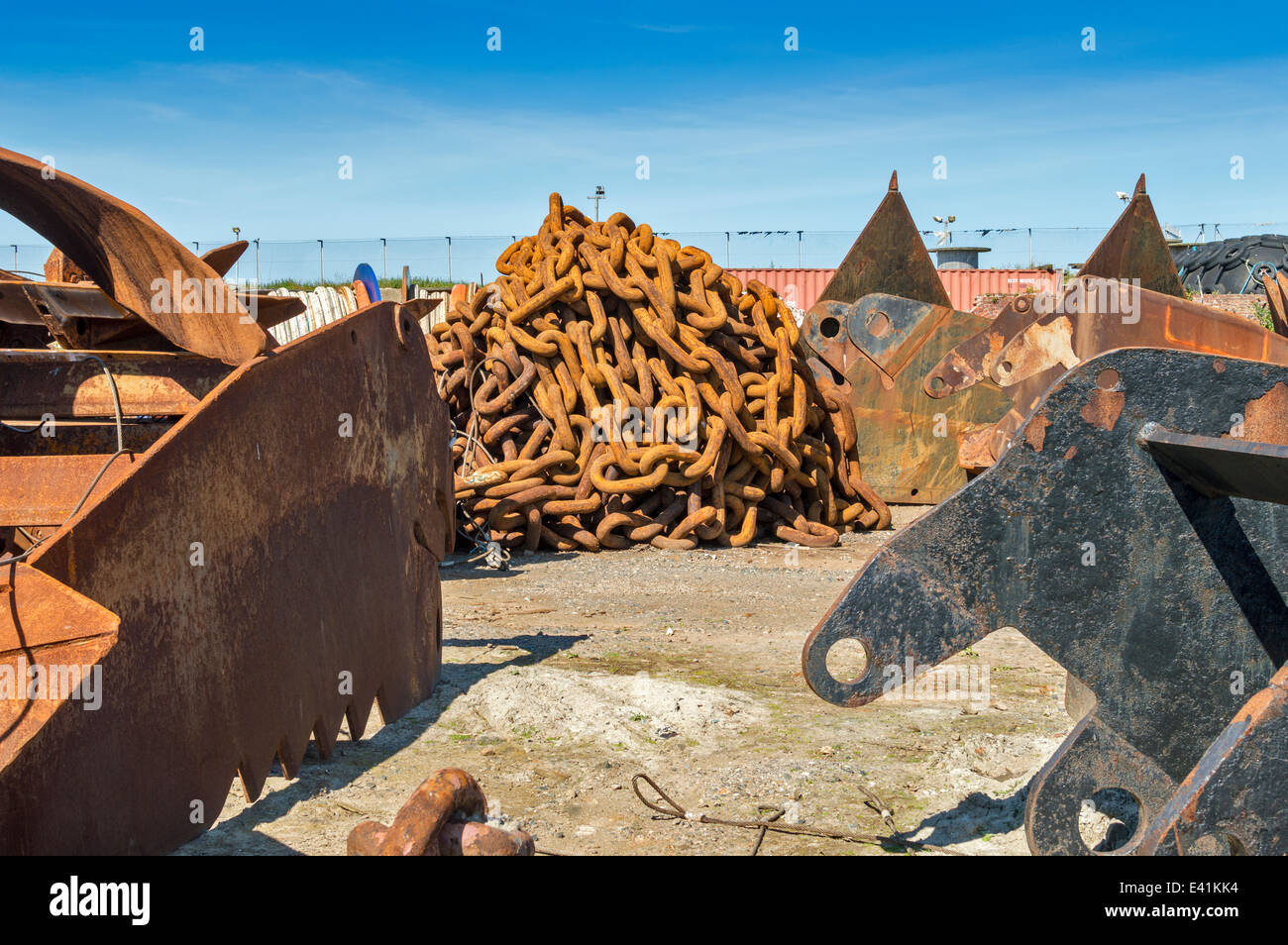 ANCHOR CHAINS AND RUSTY METAL PARTS OF OIL RIGS OR SUPPLY SHIPS IN ...