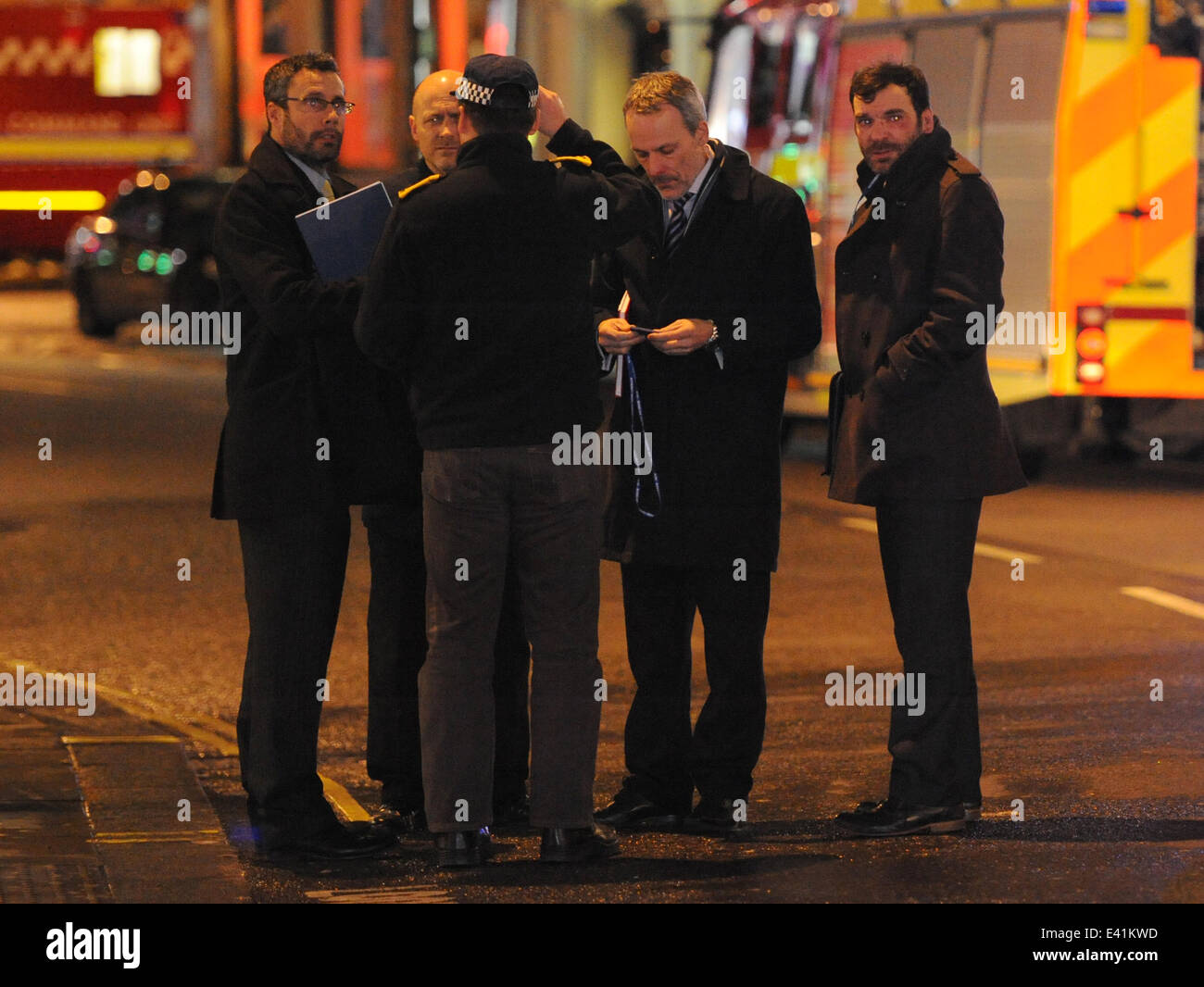 Apollo Theatre has been evacuated after part of the building's roof ...