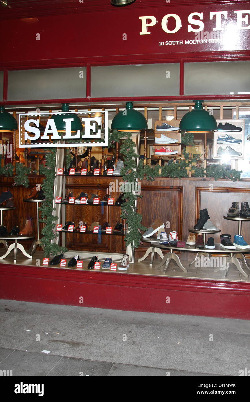 Consumers out in central London Christmas shopping on the last Friday ...