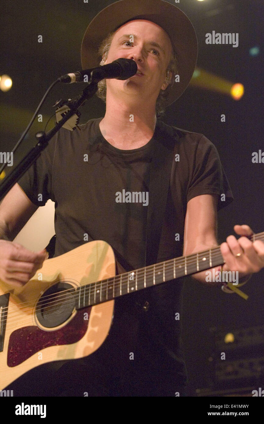 Travis performs live at Barrowland Ballroom Featuring: Travis,Fran ...