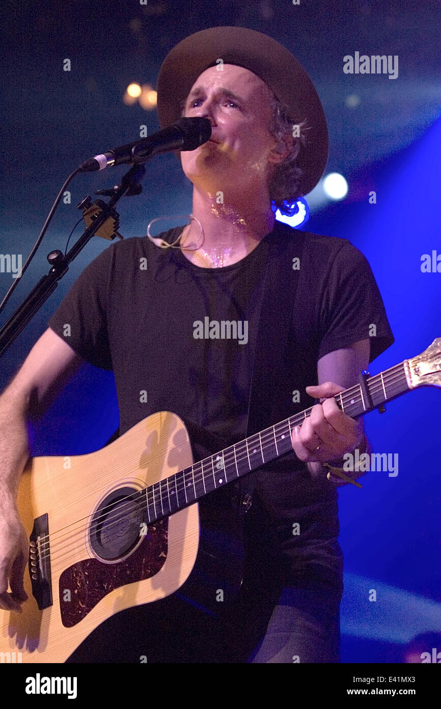 Travis performs live at Barrowland Ballroom Featuring: Travis,Fran ...