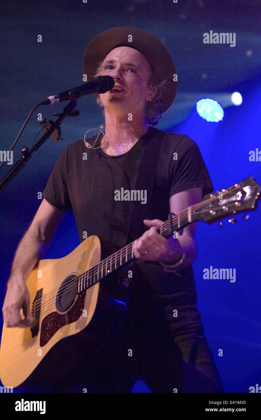 Travis performs live at Barrowland Ballroom Featuring: Travis,Fran ...
