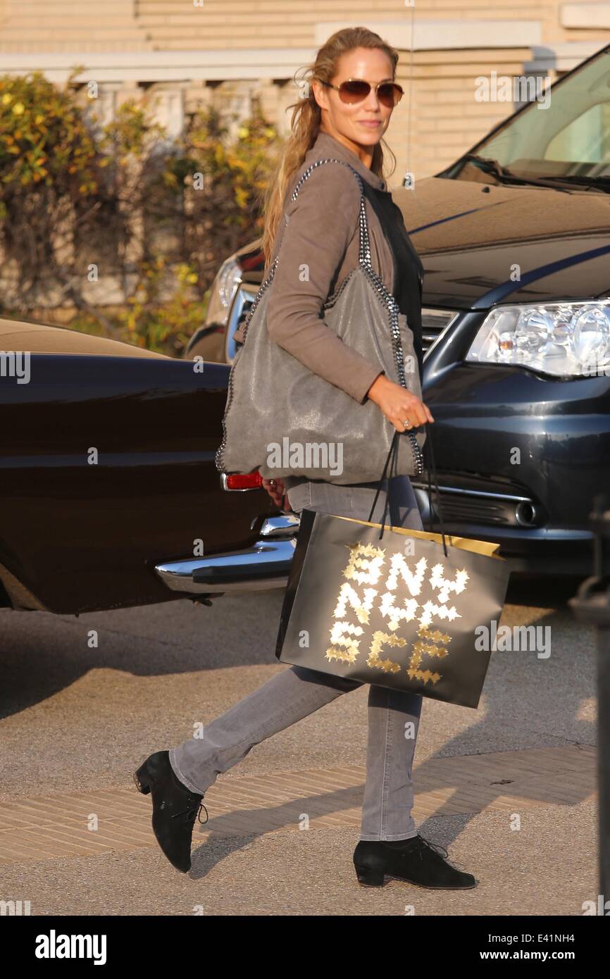 Elizabeth Berkley does some last minute Christmas shopping at Barney's ...