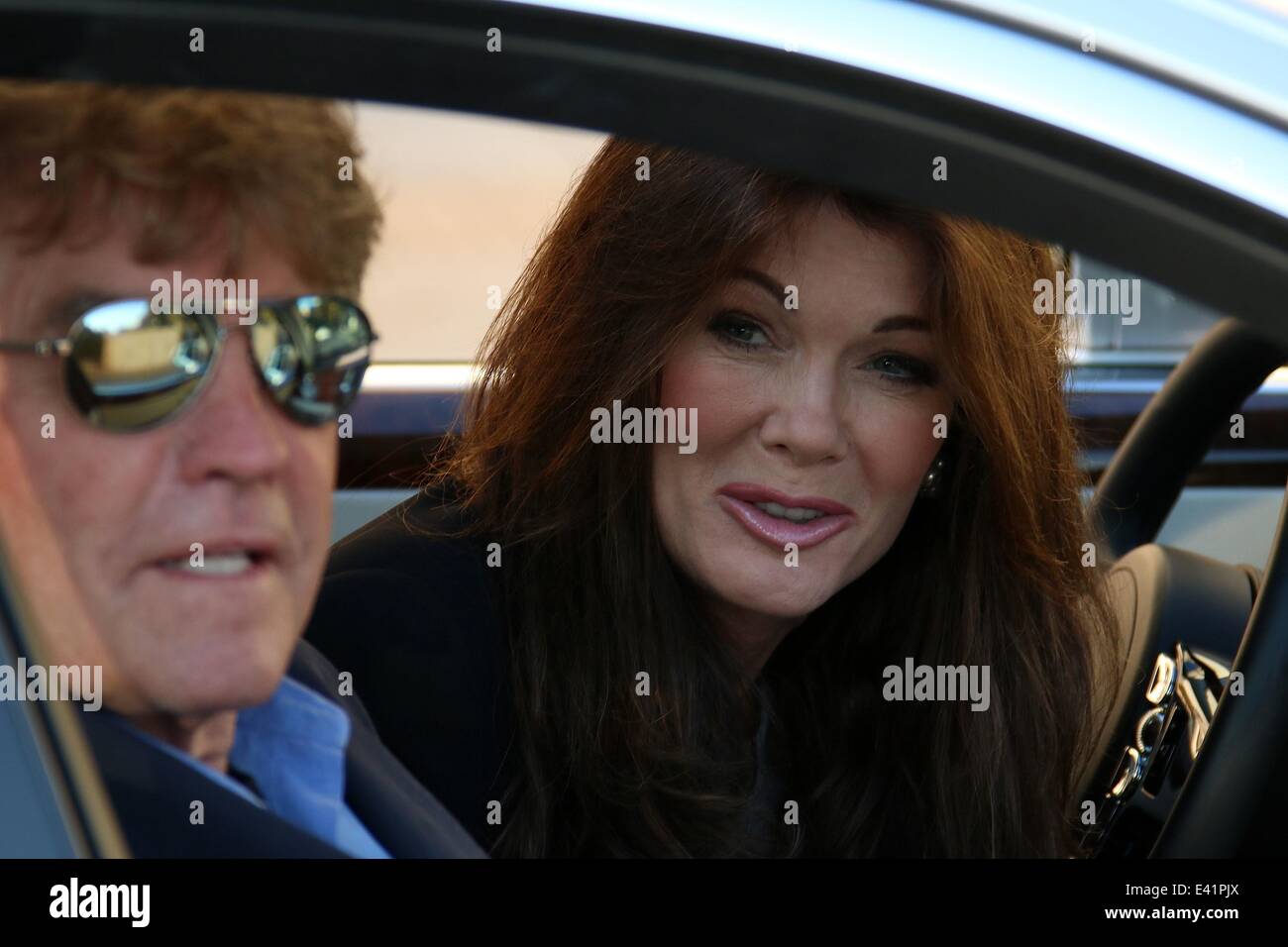 Lisa Vanderpump and her husband, Ken Todd do some last minute Christmas ...