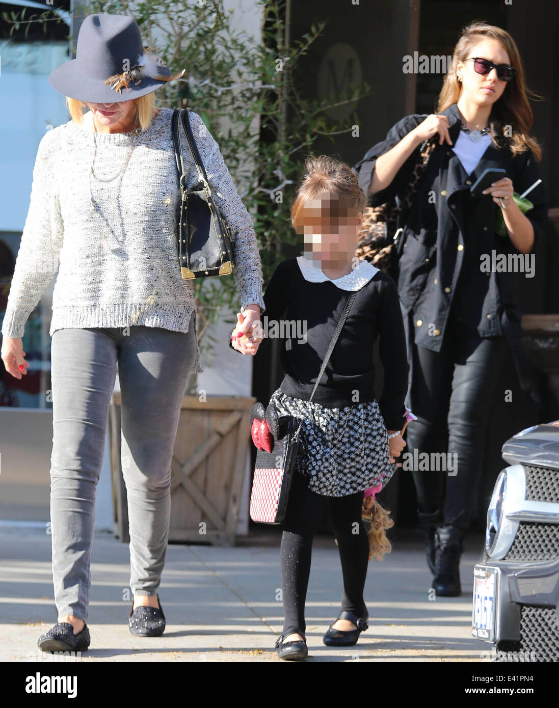 Jessica Alba leaves M Cafe after having lunch with her mother ...