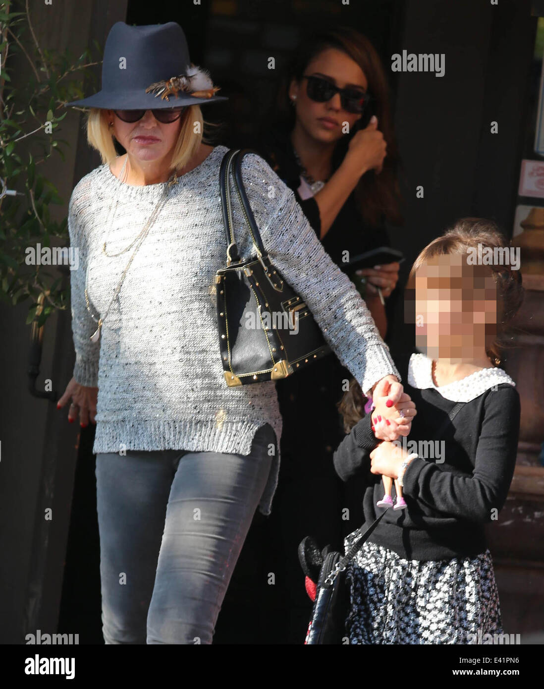 Jessica Alba leaves M Cafe after having lunch with her mother ...