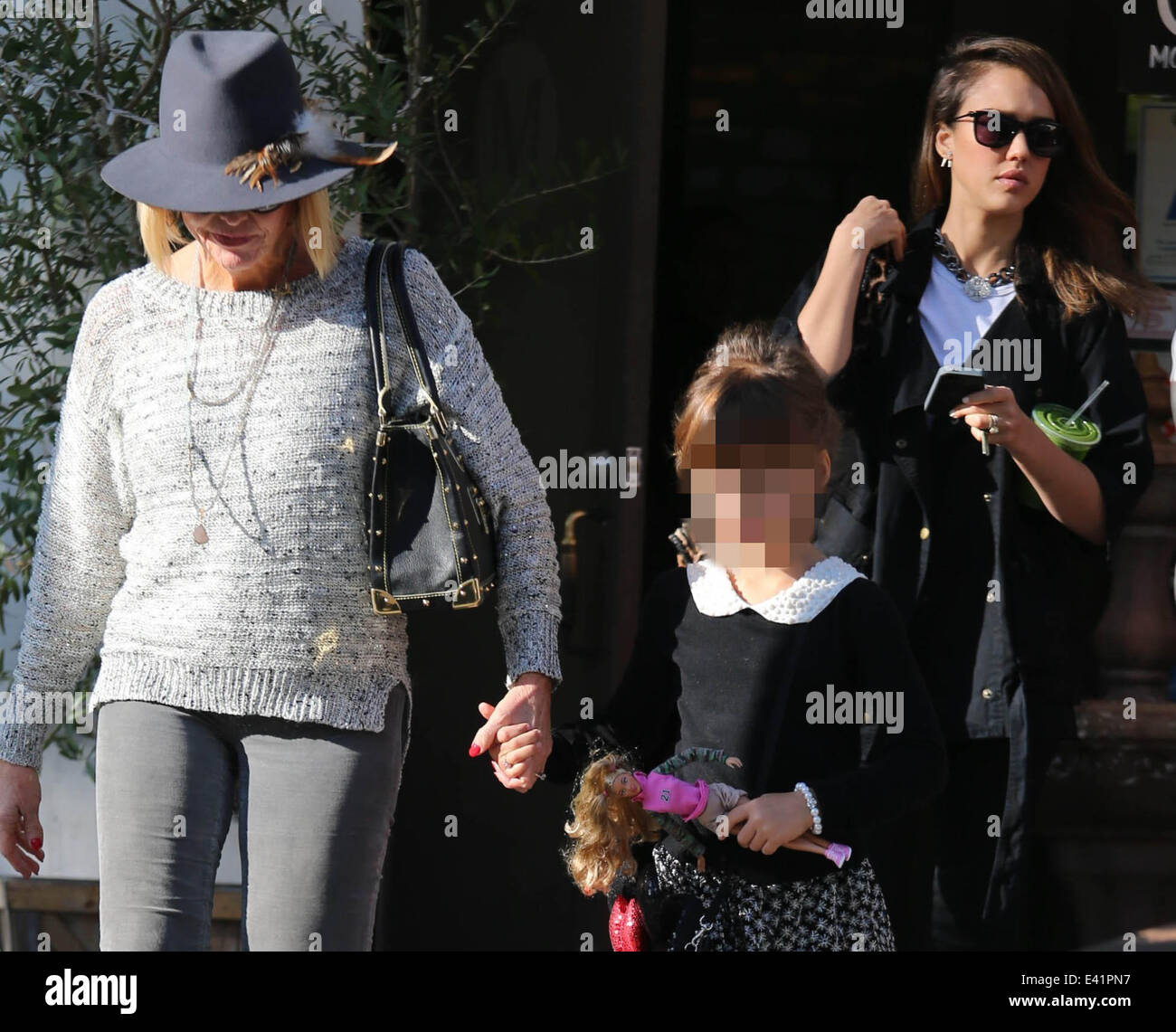 Jessica Alba leaves M Cafe after having lunch with her mother ...