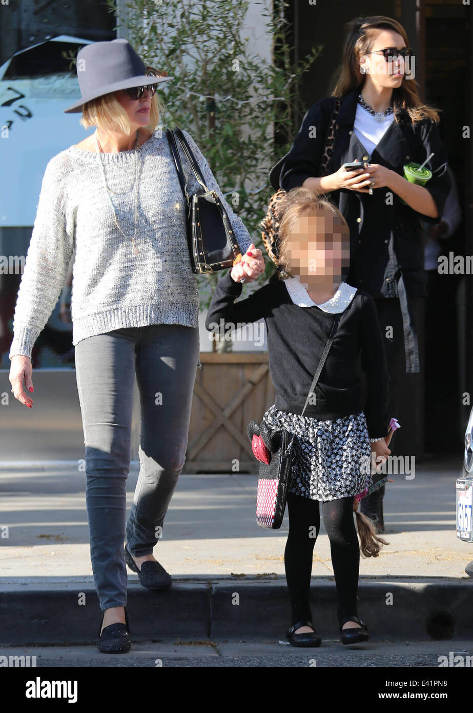 Jessica Alba leaves M Cafe after having lunch with her mother ...