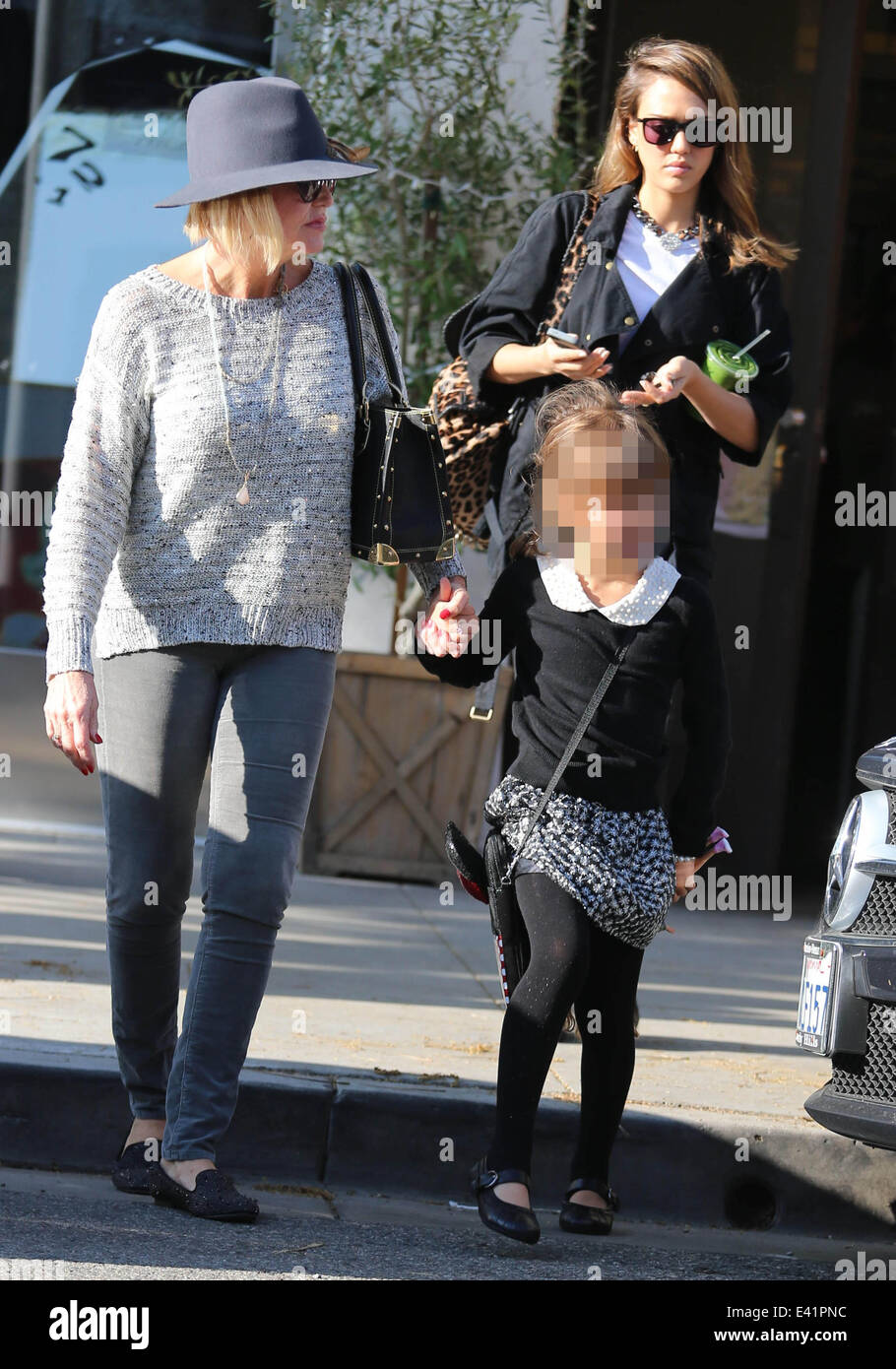 Jessica Alba leaves M Cafe after having lunch with her mother ...