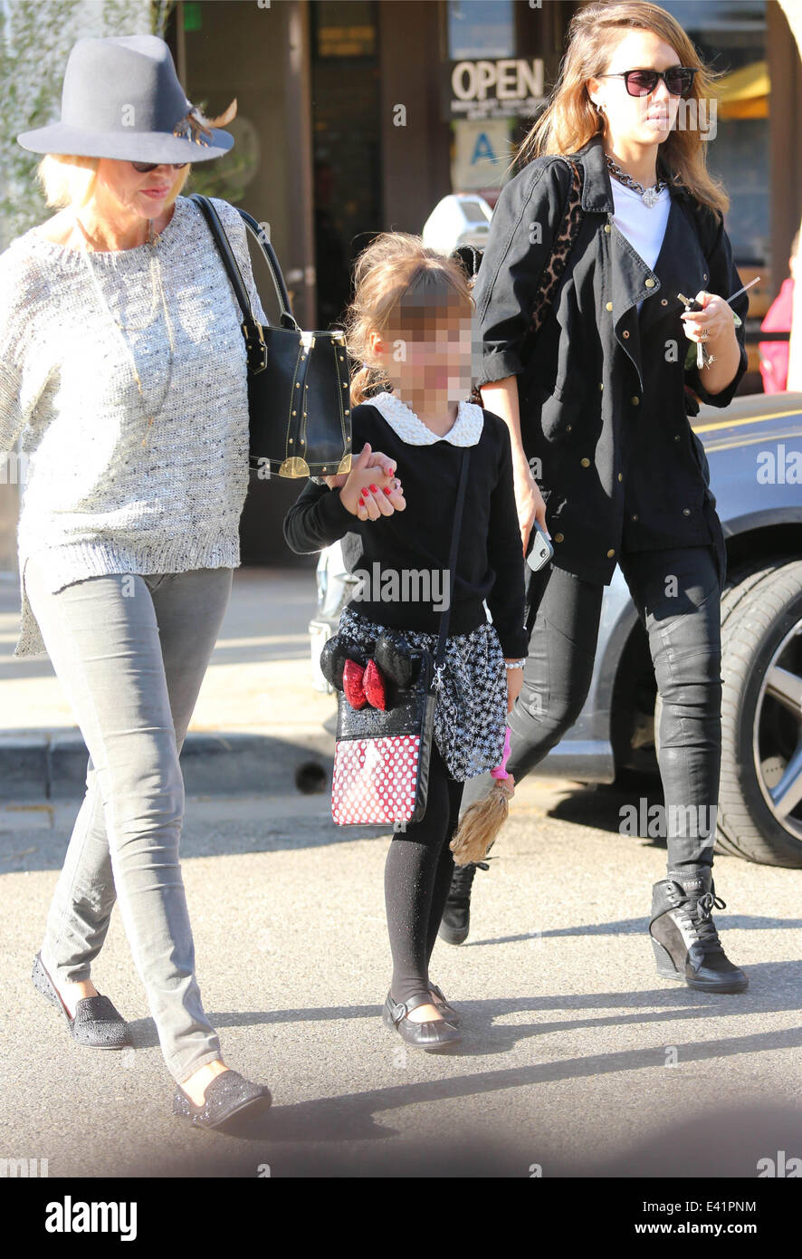 Jessica Alba leaves M Cafe after having lunch with her mother, Catherine and daughter, Honor ...