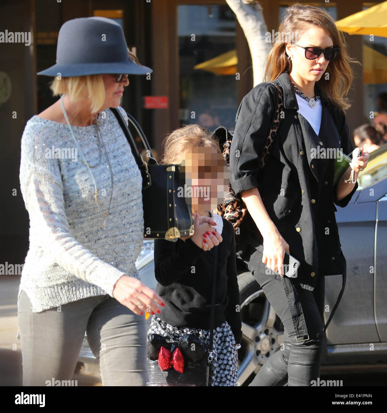Jessica Alba leaves M Cafe after having lunch with her mother ...