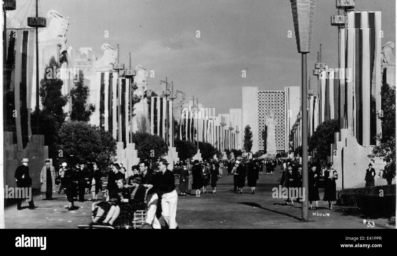 This photograph captures a scene from the 1936 San Francisco Exposition ...