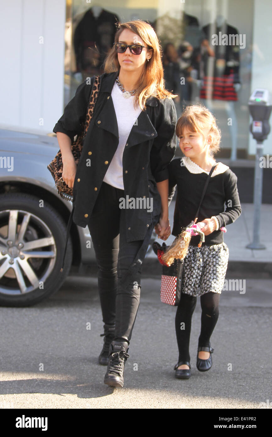 Jessica Alba leaves M Cafe after having lunch with her mother ...