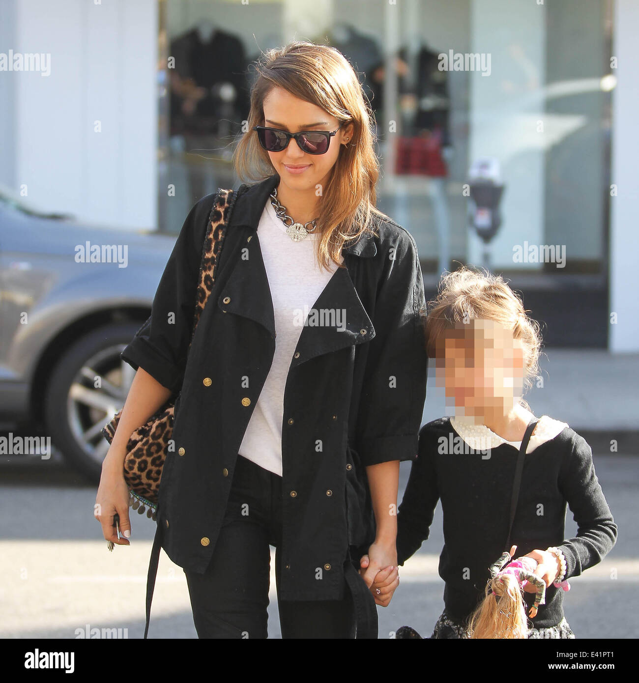 Jessica Alba leaves M Cafe after having lunch with her mother ...