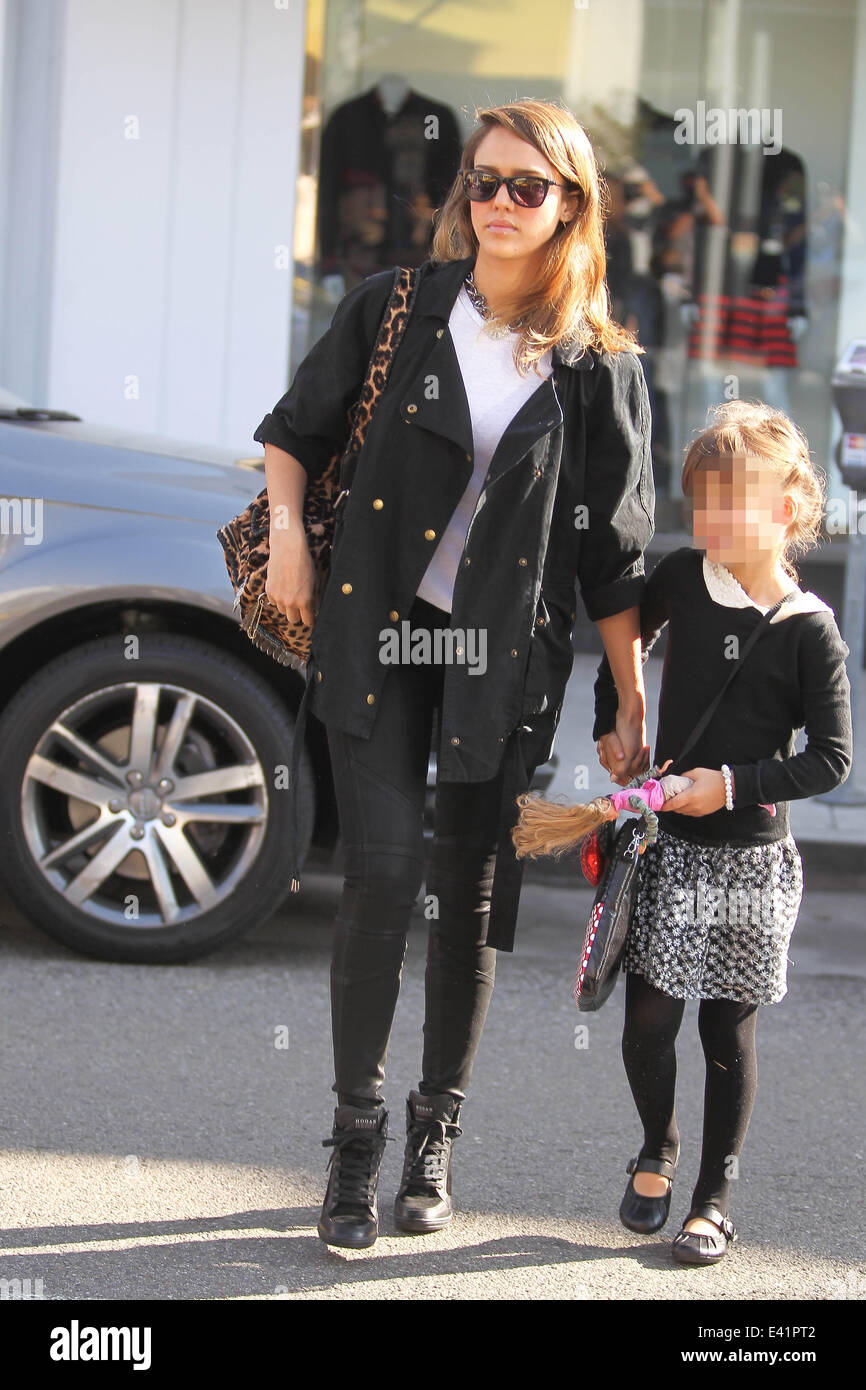 Jessica Alba leaves M Cafe after having lunch with her mother ...